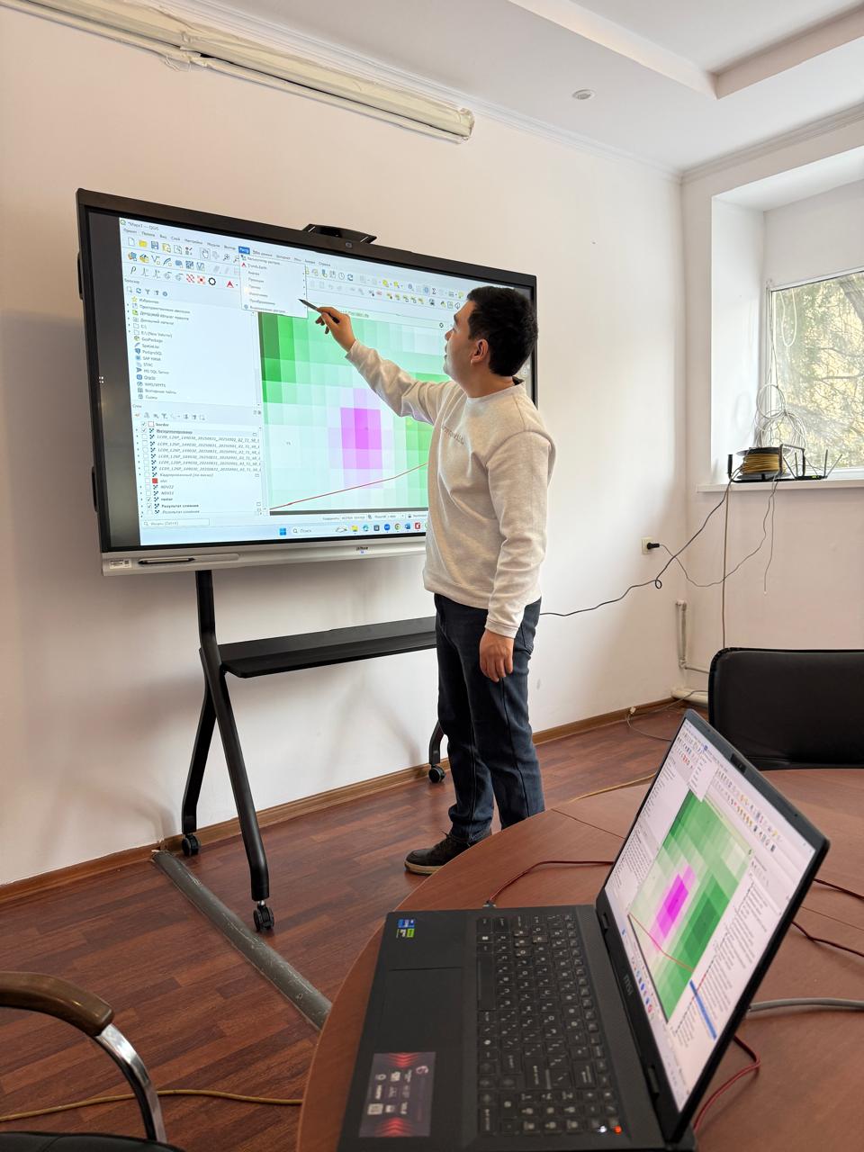 Digital Technologies in the Service of Soil Science: Training at the U ...